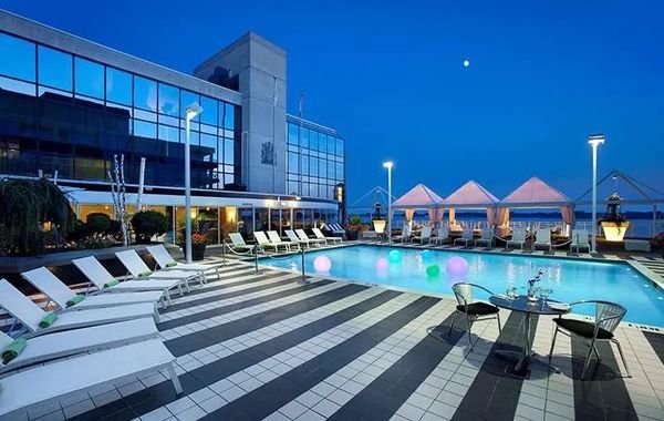 Radisson Blu Toronto Downtown Review 2025: Worth a Stay?
